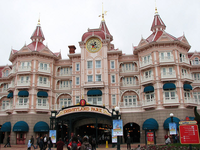 Disneyland Paris - Experience Disneyland in Paris with all the Family